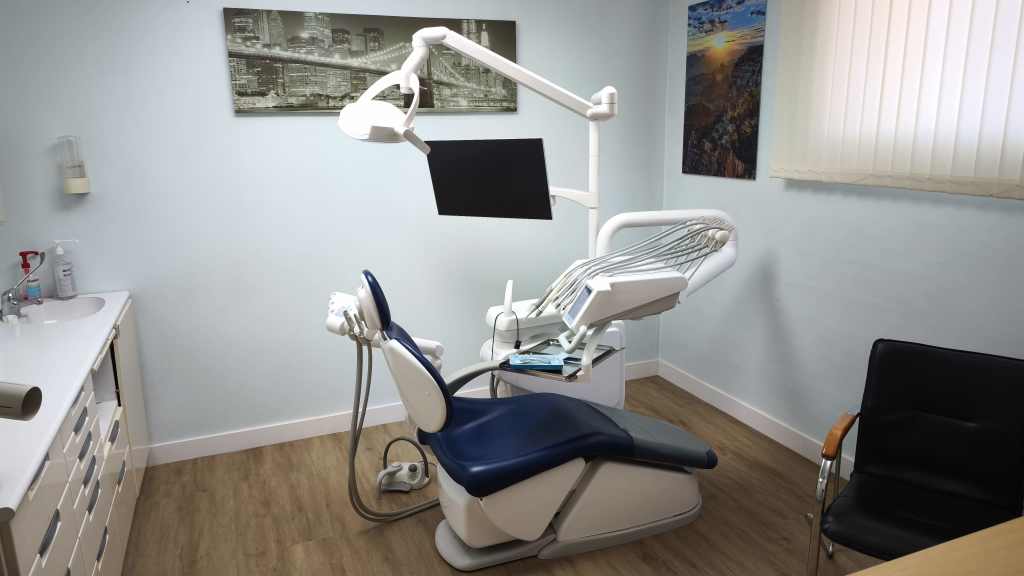 Dr Antoine Mathieu, Chirurgien-dentiste à La Trinité - Doctolib