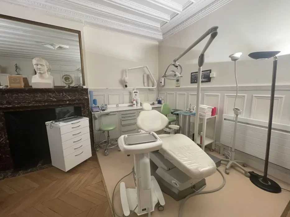 Dr Iris HADDAD, Chirurgien-dentiste à Paris : Prenez RDV en ligne ...