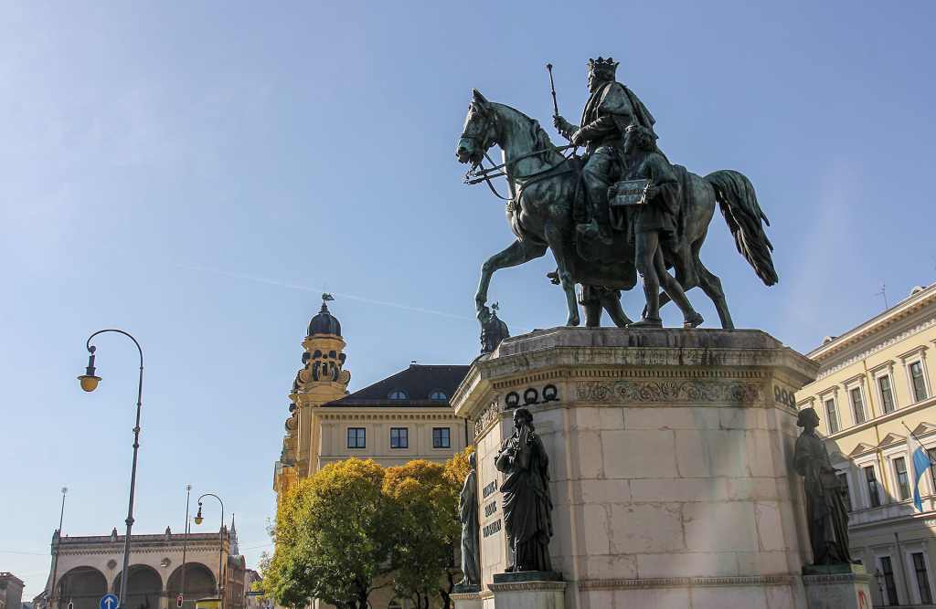 Herr Dr. med. Josef Pilz, Hautarzt / Dermatologe in München - Doctolib