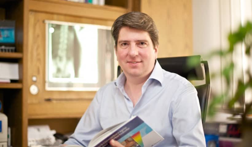 Herr Dr. Christopher Hessler, Orthopäde in Nürnberg - Doctolib