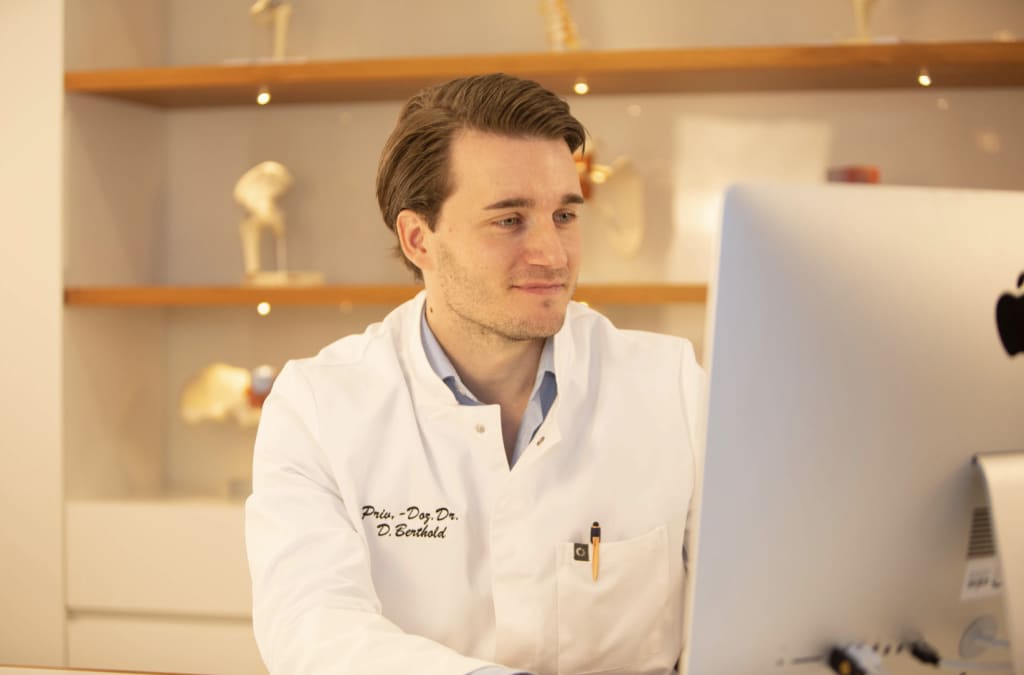 Herr Priv.-Doz. Dr. med. Daniel P. Berthold, Orthopäde und ...