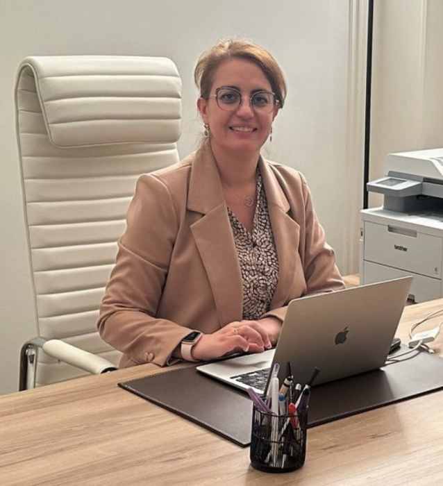 Dr Amina Miloudi, Psychiatre à Paris : Prenez rendez-vous en ligne ...