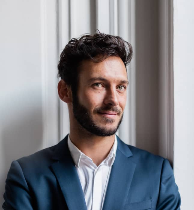 Dr Robin RUIZ, Chirurgien maxillo-facial et stomatologue à Paris, Bourg ...