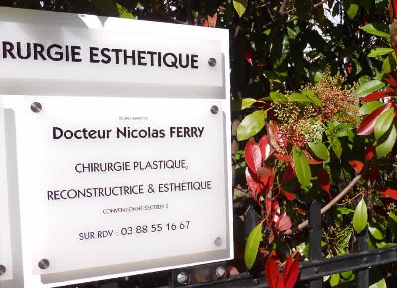 Dr Nicolas FERRY, Spécialiste en chirurgie plastique reconstructrice et ...