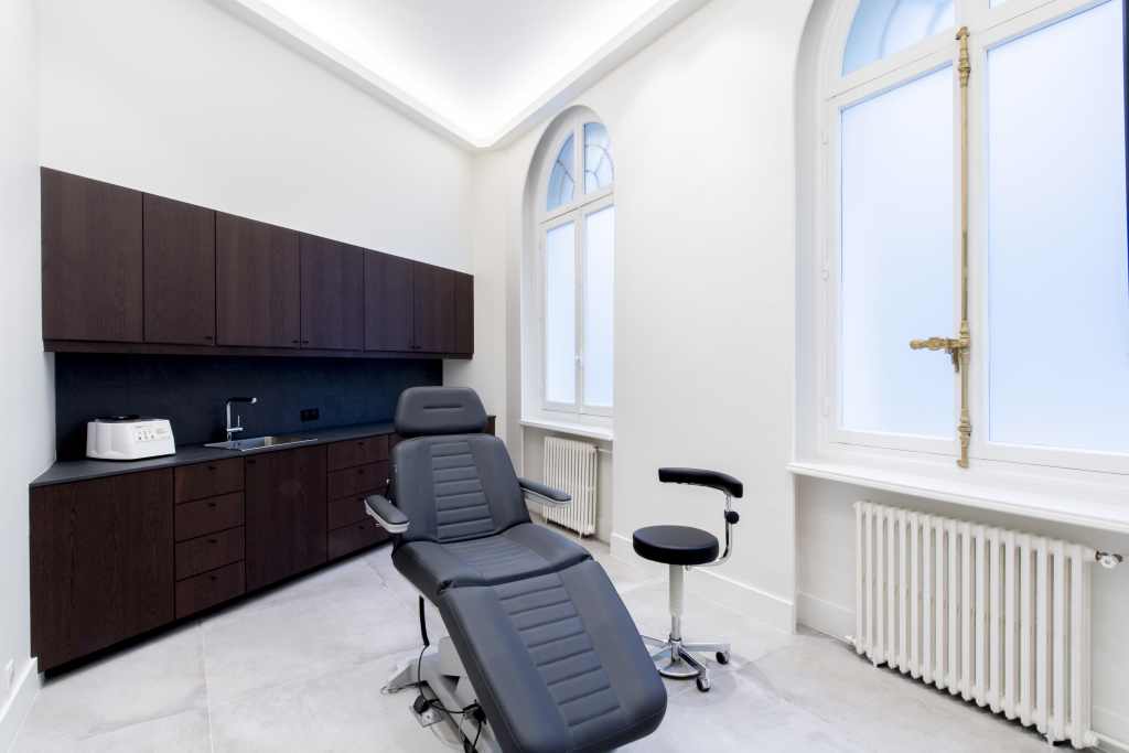 Dr Ralph ABBOU, Spécialiste en chirurgie plastique reconstructrice et ...