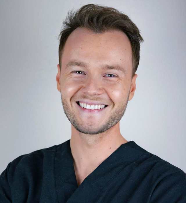 Dr Thomas REBOUL, Chirurgien-dentiste à Paris : Prenez RDV en ligne ...