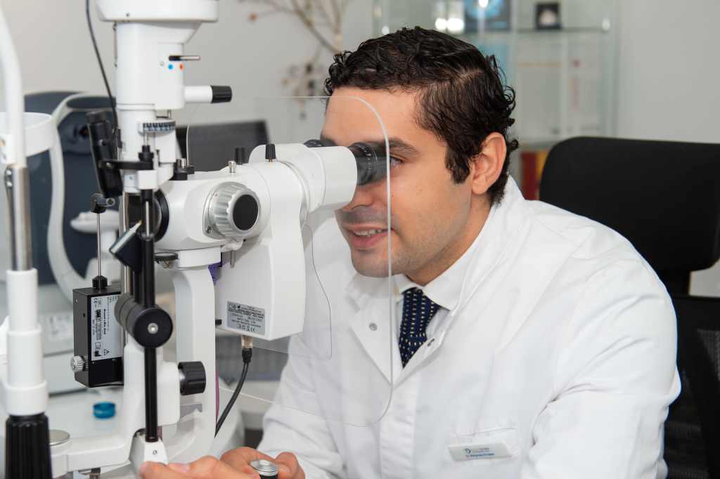 Dr Mohamed-Ali Sassi, Ophtalmologue à Villennes-sur-Seine, Maule - Doctolib