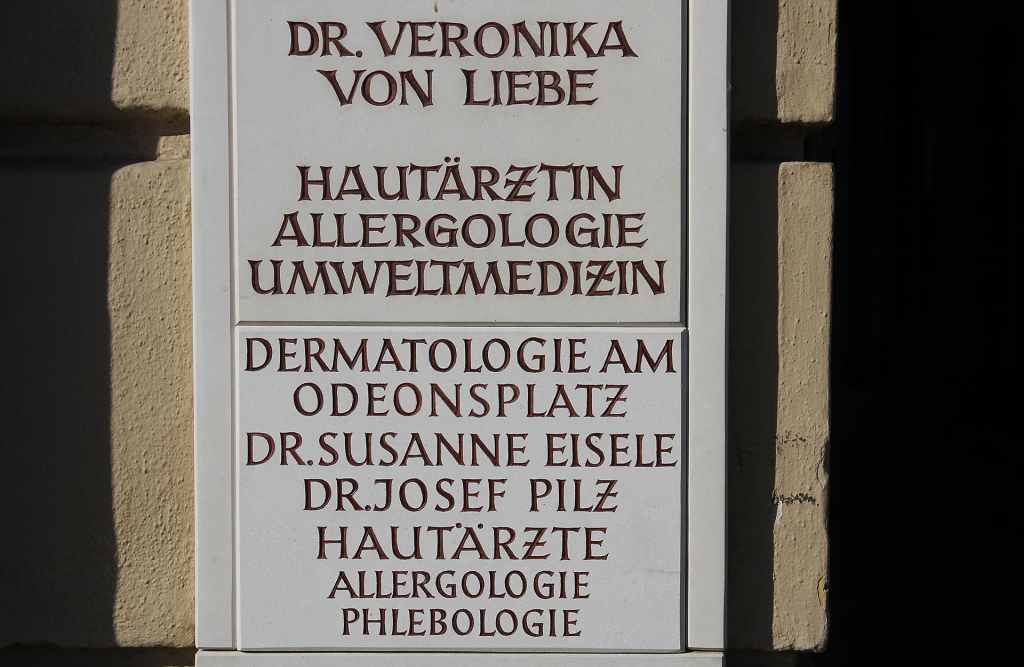 Herr Dr. med. Josef Pilz, Hautarzt / Dermatologe in München - Doctolib