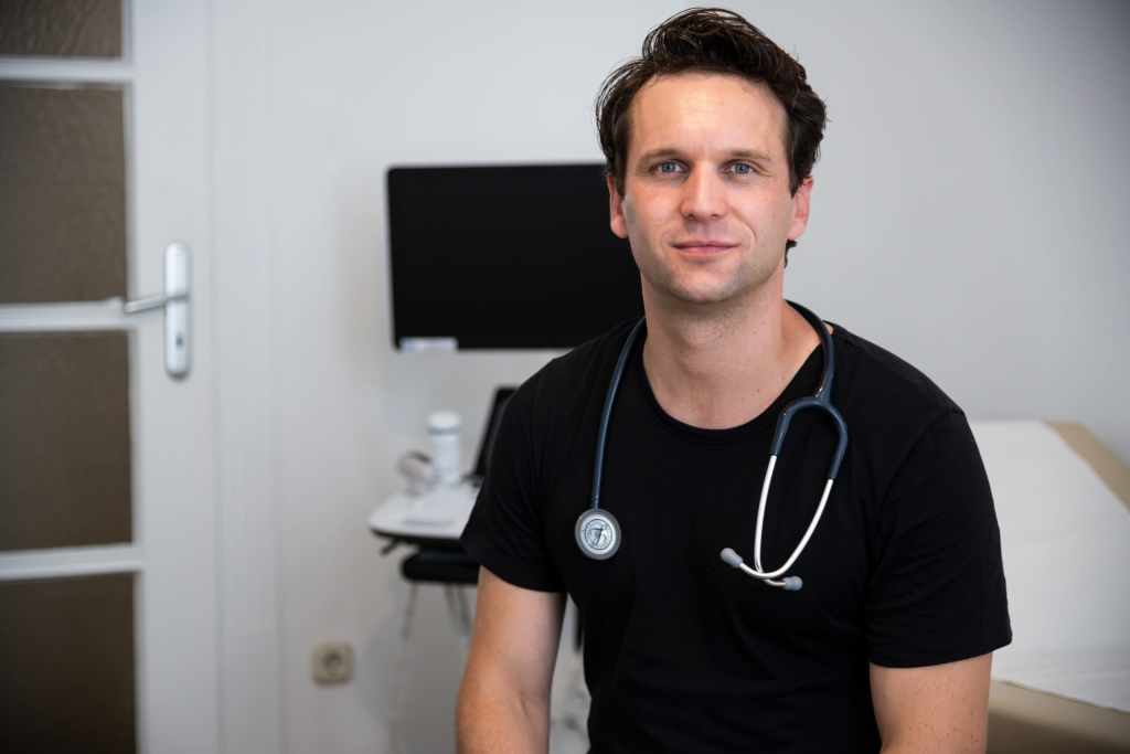 Herr Dr. med. Julian Bucher, Hausarzt / Allgemeinmediziner in München ...