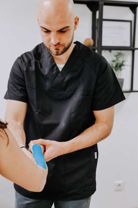 M. Alexandre PERIER, Ostéopathe à La Crau : Prenez RDV en ligne - Doctolib